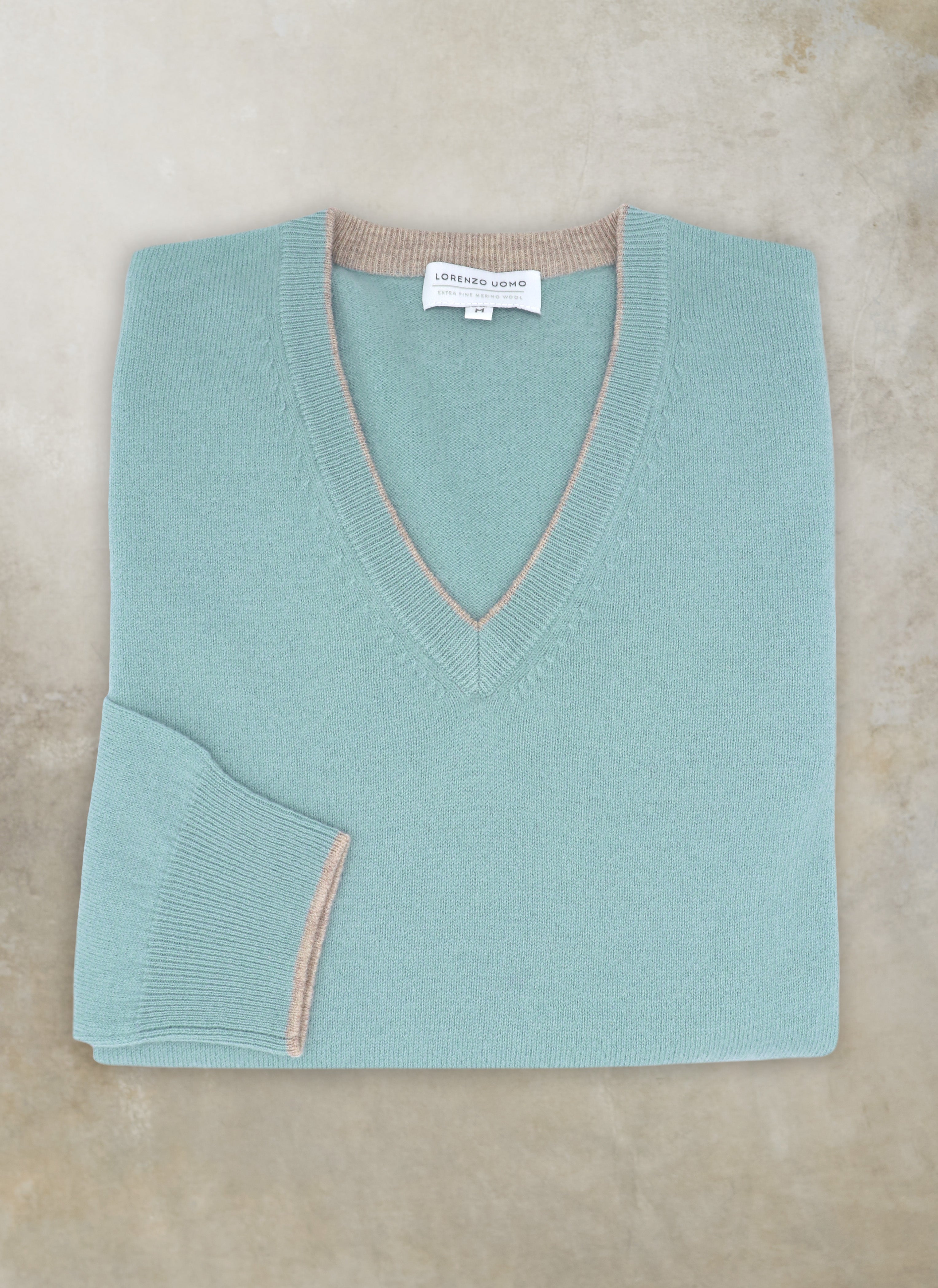 Men's Melbourne Contrast V-Neck Extra-Fine Pure Merino Wool Sweater in ...